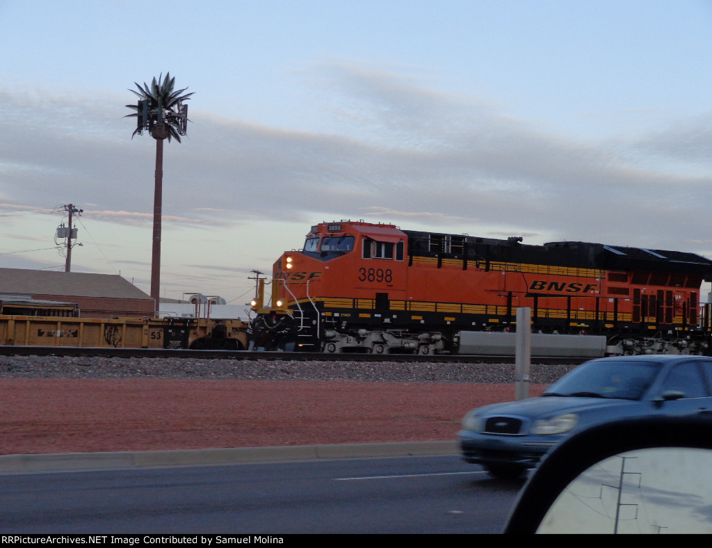 BNSF 3898 ET44C4